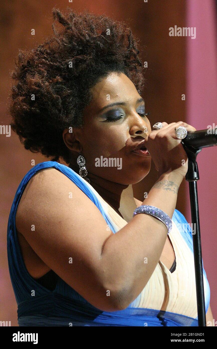 New York, NY, USA. 17 March, 2009. Singer, Macy Gray, performs on stage ...