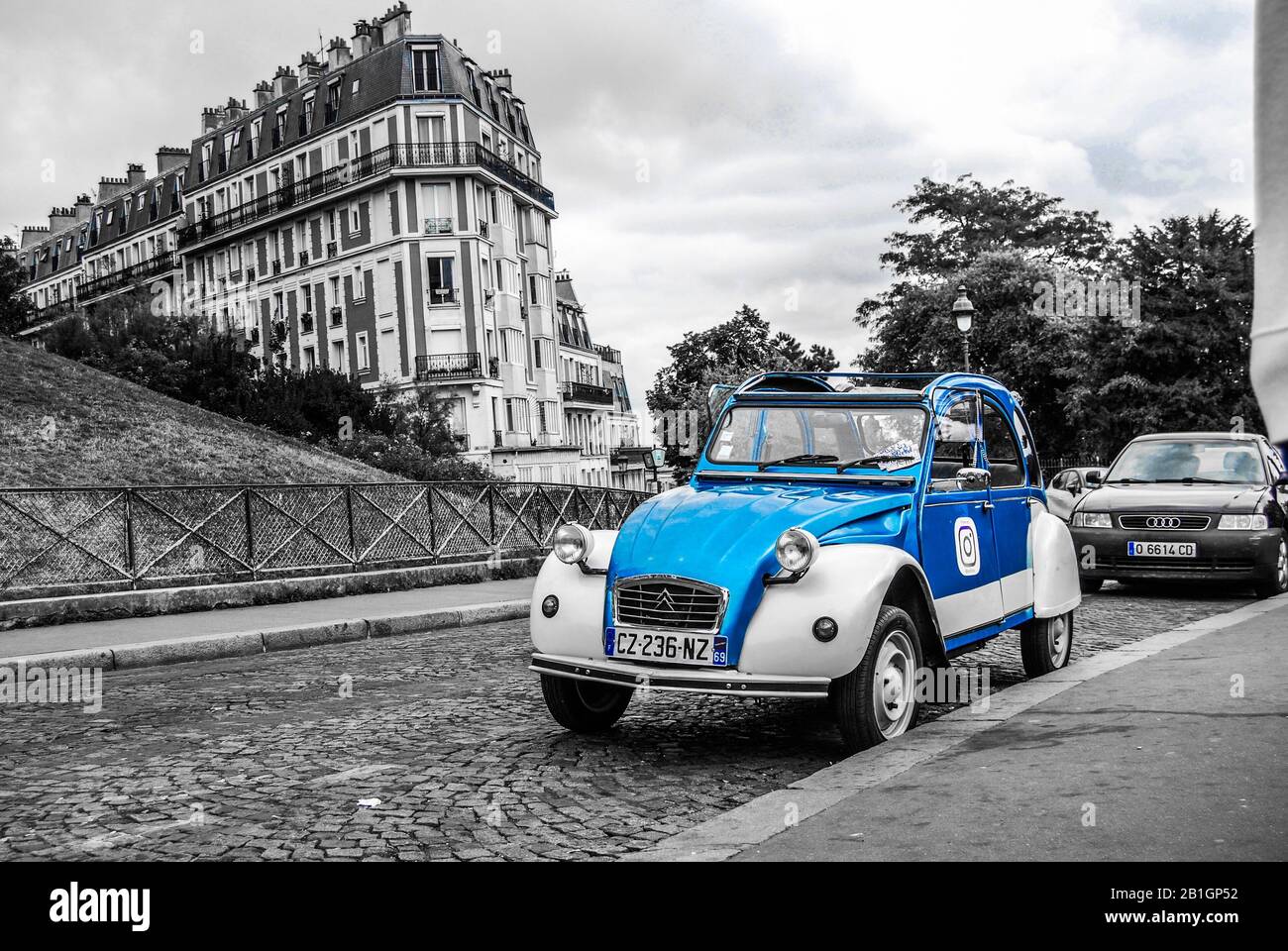 Citroen 2cv france hi-res stock photography and images - Alamy