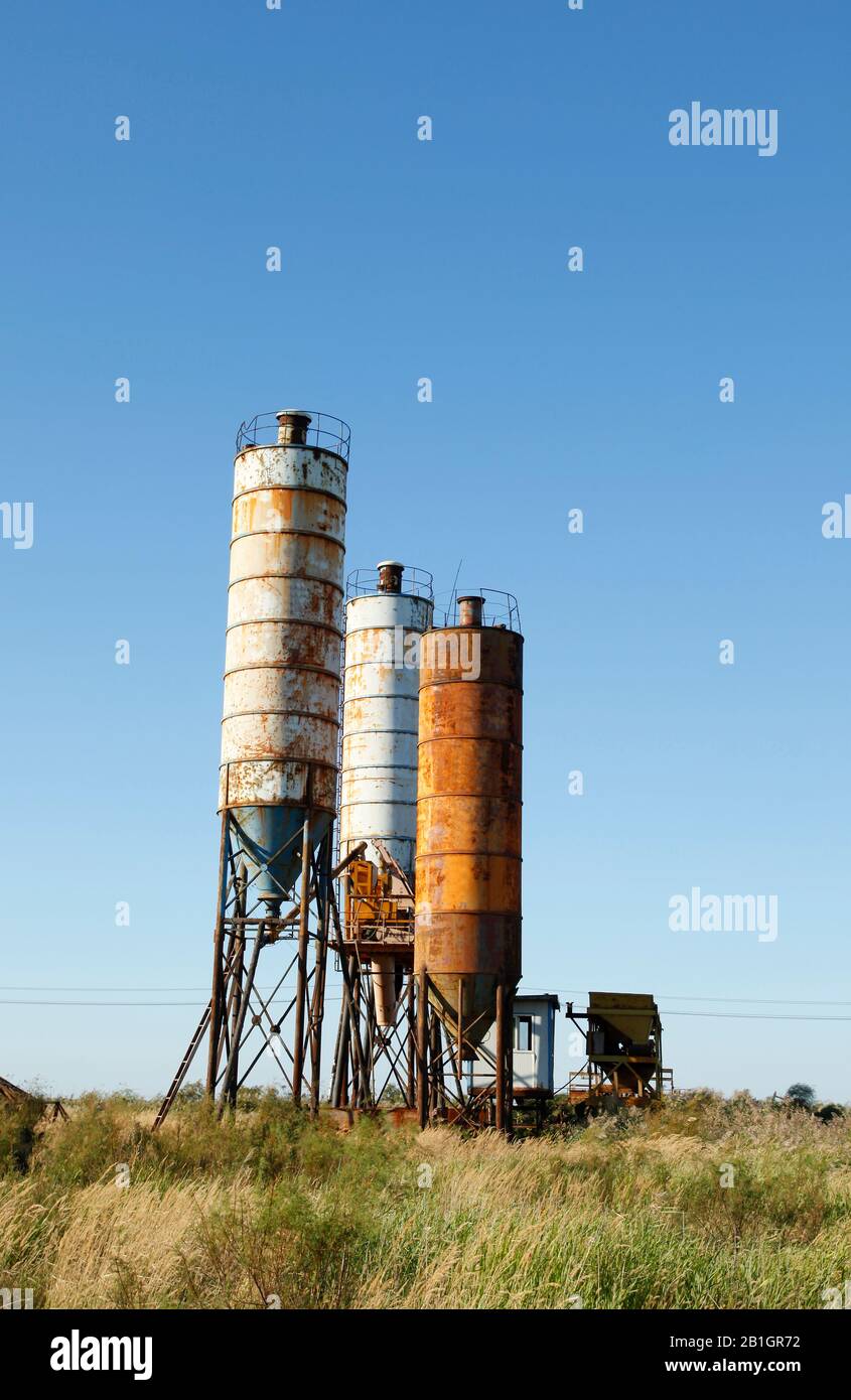 Concrete mixing tower. Concept of on-site construction facility Stock ...