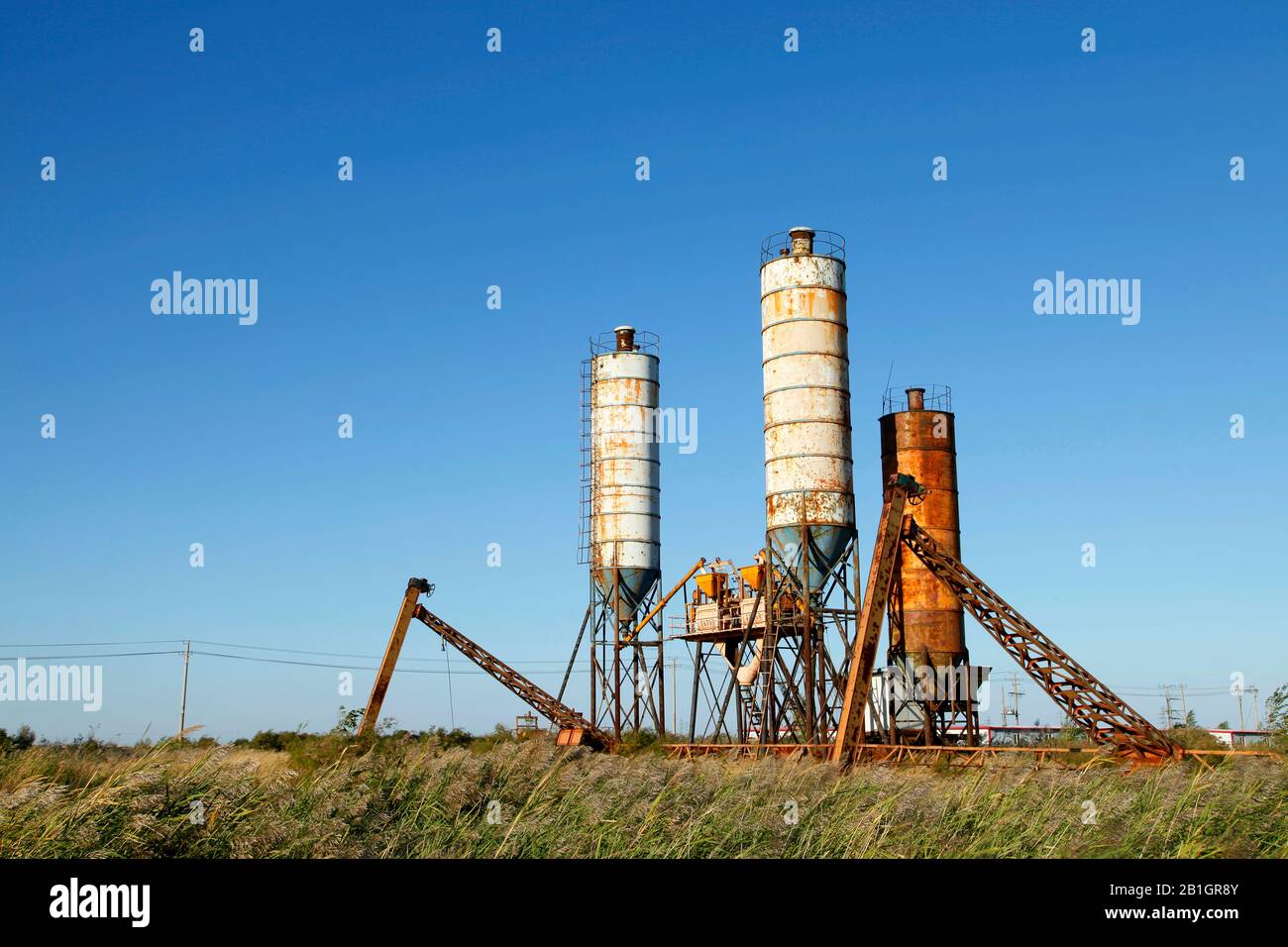Concrete mixing tower. Concept of on-site construction facility Stock ...