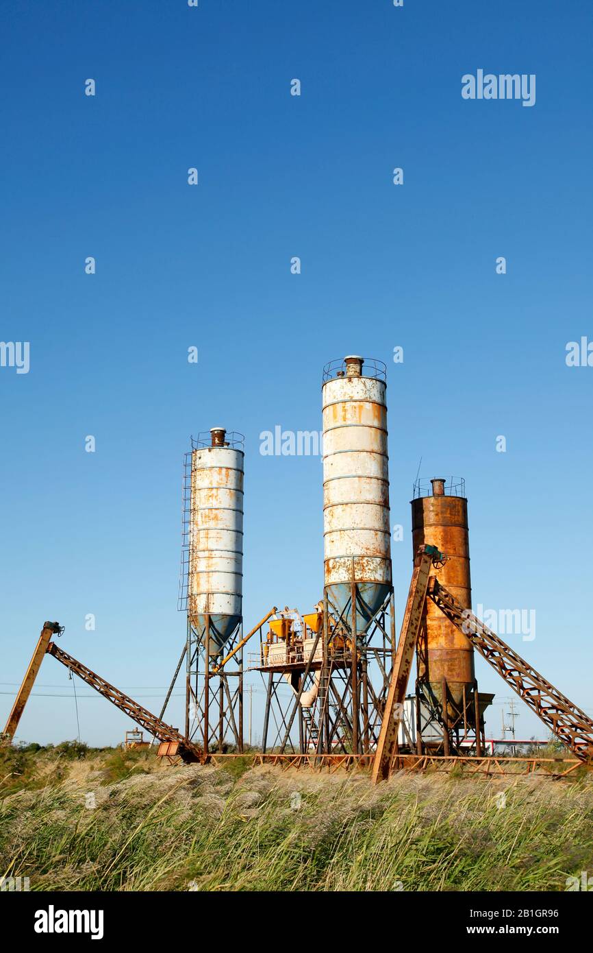 Concrete mixing tower. Concept of on-site construction facility Stock ...