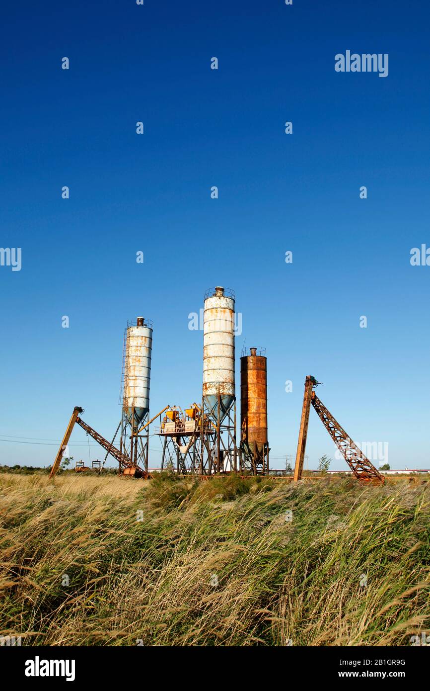 Concrete mixing tower. Concept of on-site construction facility Stock ...