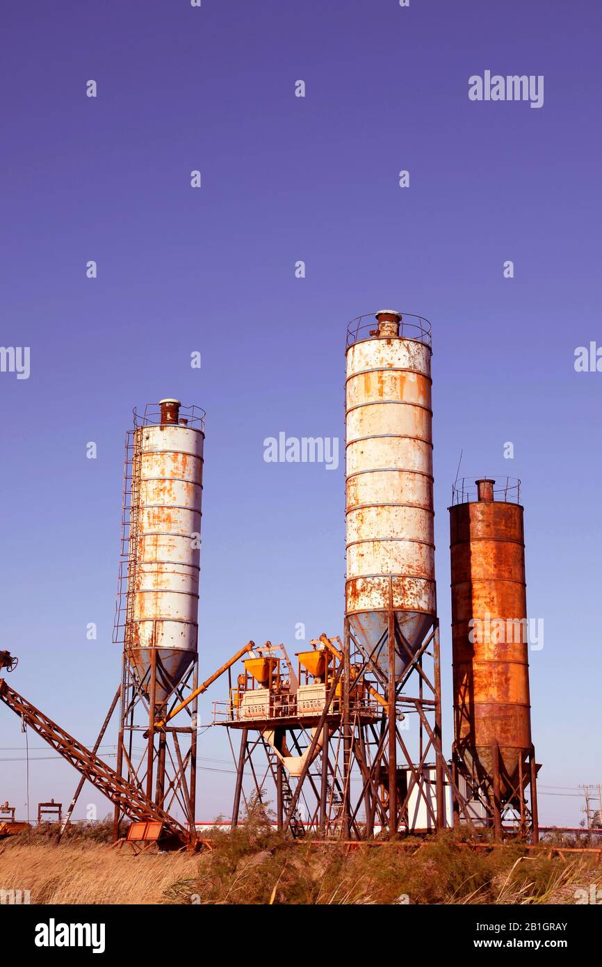 Concrete mixing tower. Concept of on-site construction facility Stock ...