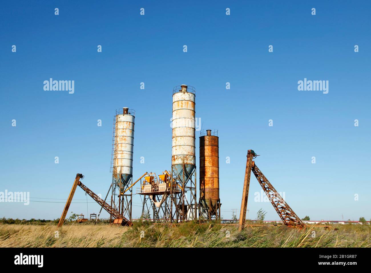 Concrete mixing tower. Concept of on-site construction facility Stock ...