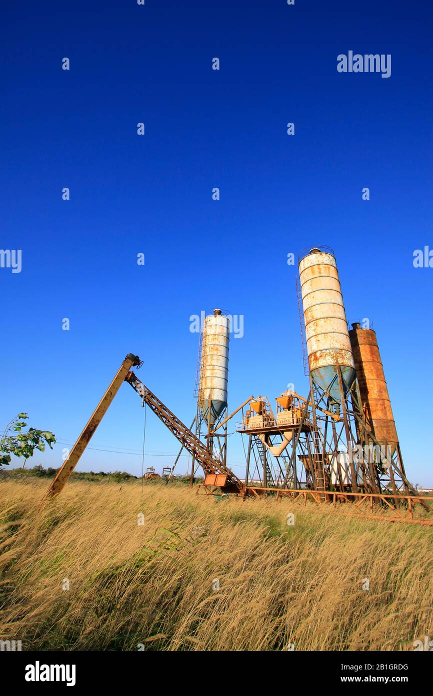 Concrete mixing tower. Concept of on-site construction facility Stock ...