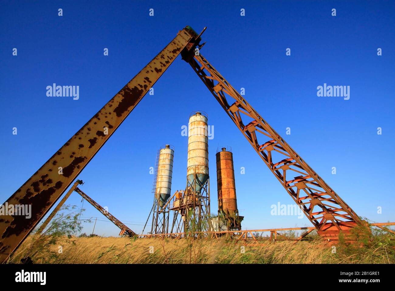 Concrete mixing tower. Concept of on-site construction facility Stock ...