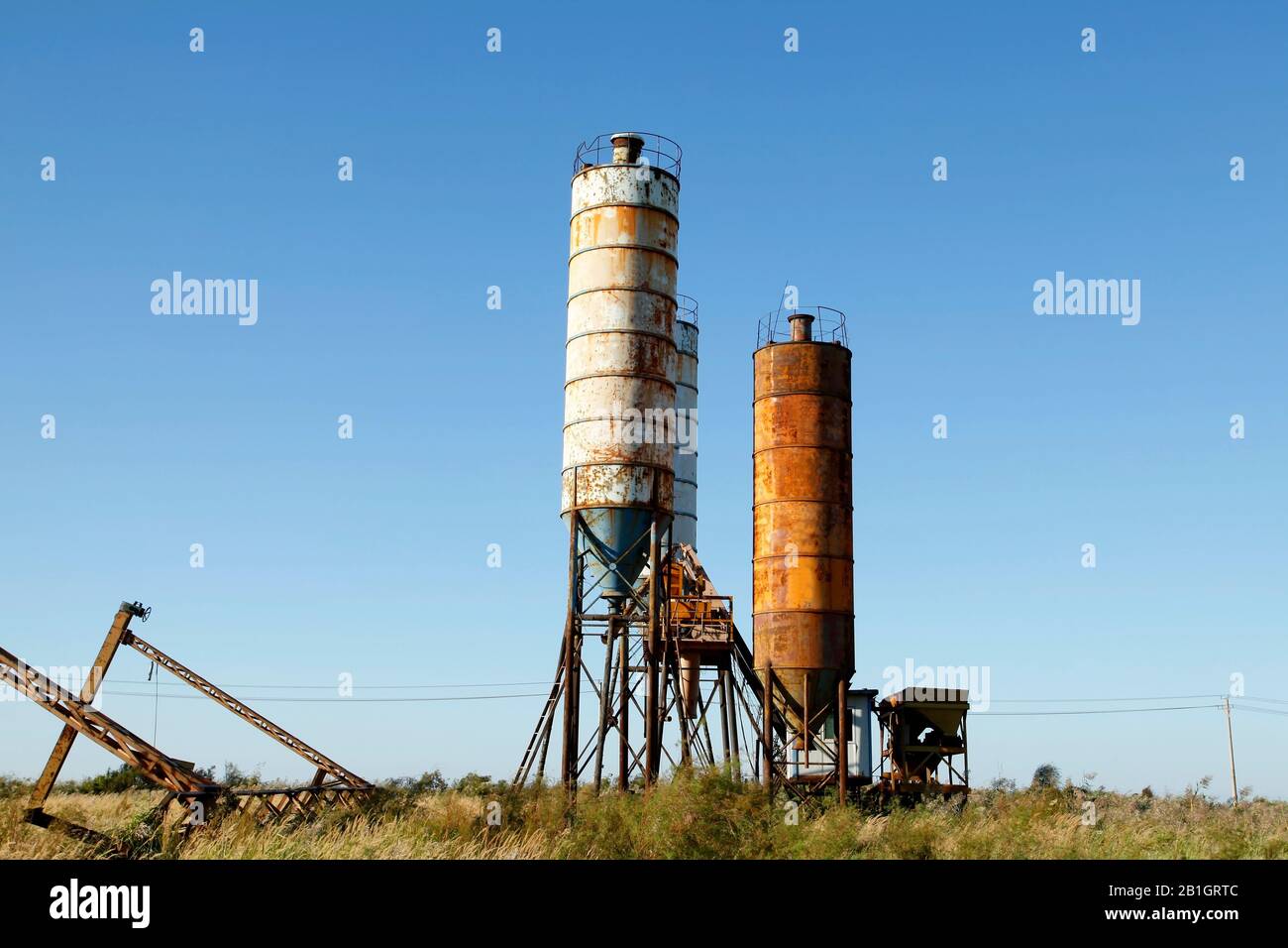 Concrete mixing tower. Concept of on-site construction facility Stock ...
