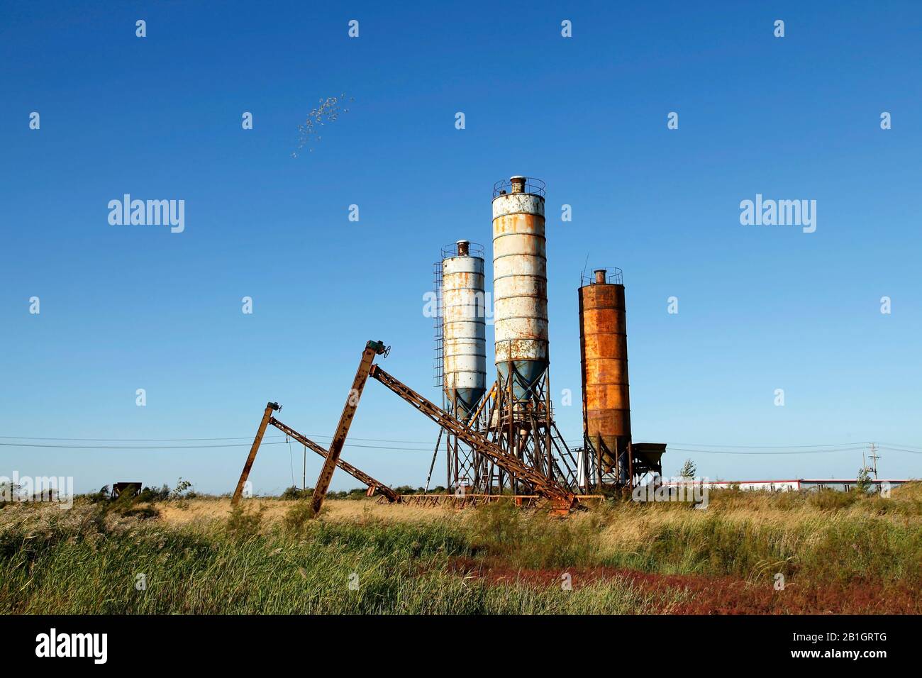 Concrete mixing tower. Concept of on-site construction facility Stock ...
