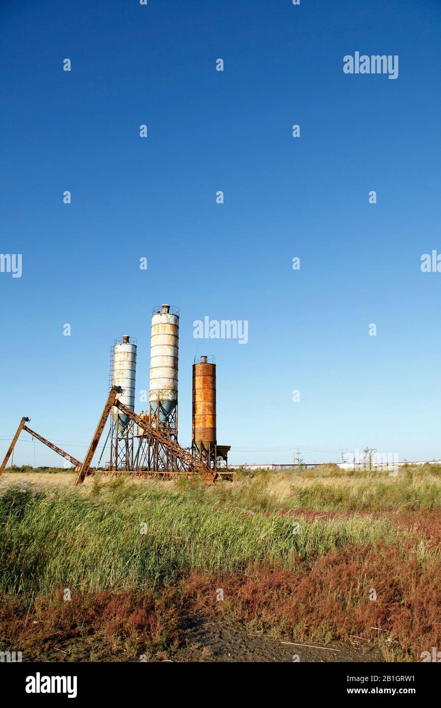 Concrete mixing tower. Concept of on-site construction facility Stock ...