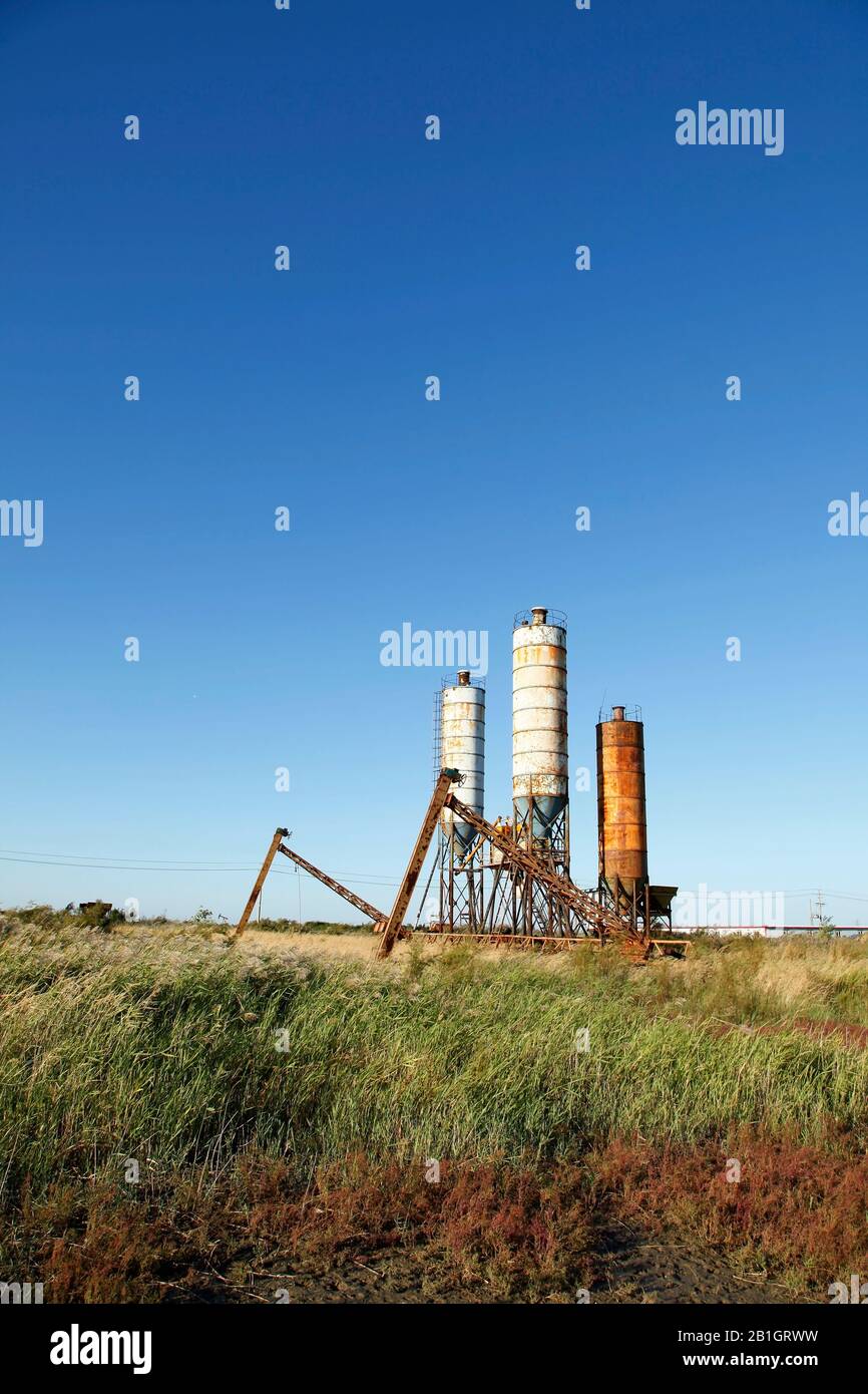 Concrete mixing tower. Concept of on-site construction facility Stock ...