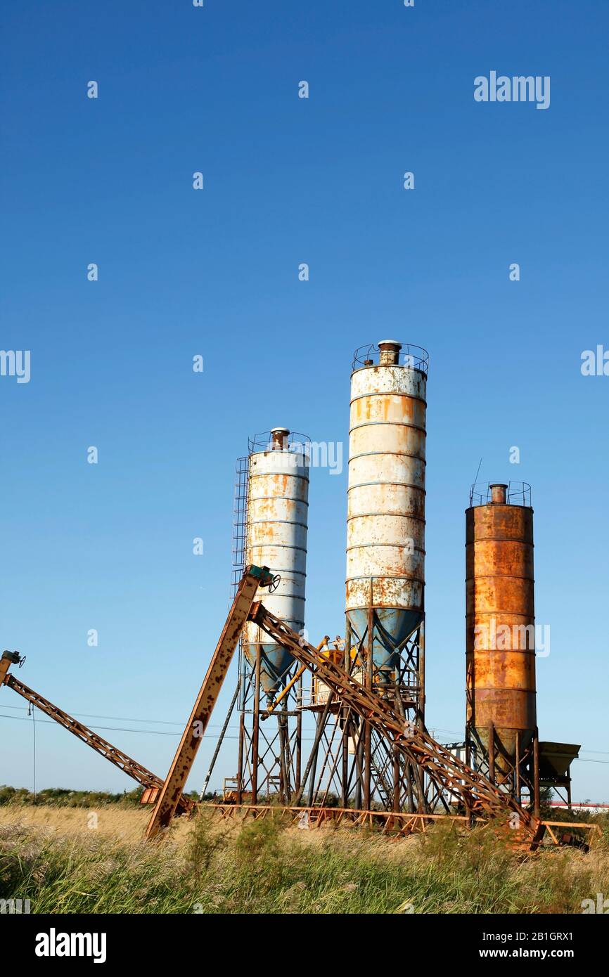 Concrete mixing tower. Concept of on-site construction facility Stock ...