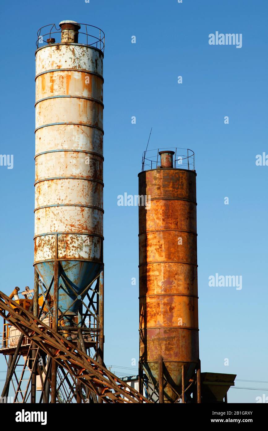 Concrete mixing tower. Concept of on-site construction facility Stock ...