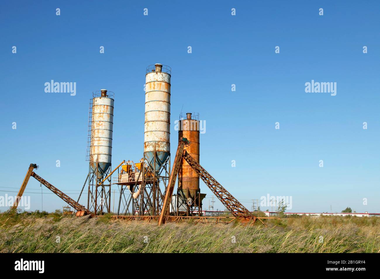 Concrete mixing tower. Concept of on-site construction facility Stock ...