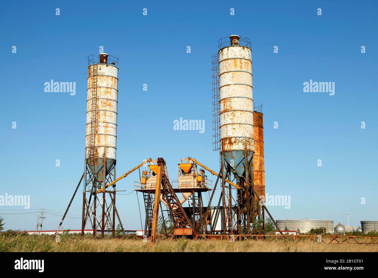 Concrete mixing tower. Concept of on-site construction facility Stock ...