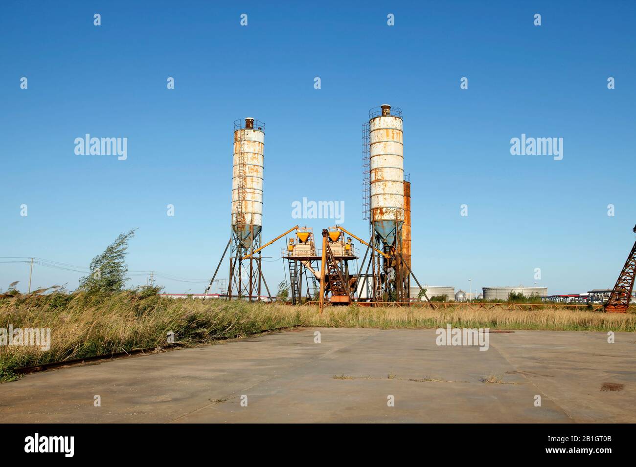 Concrete mixing tower. Concept of on-site construction facility Stock ...