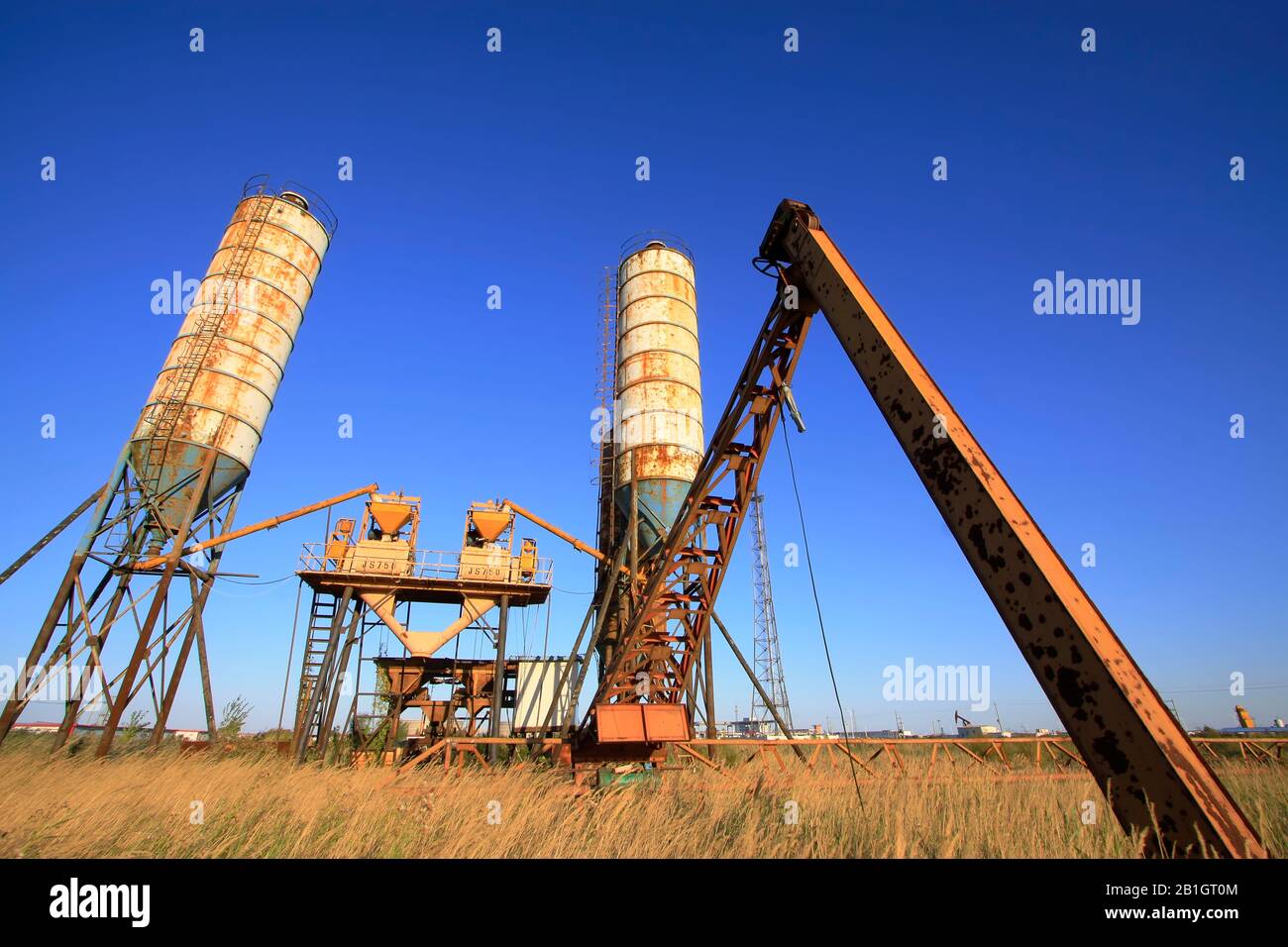 Concrete mixing tower. Concept of on-site construction facility Stock ...