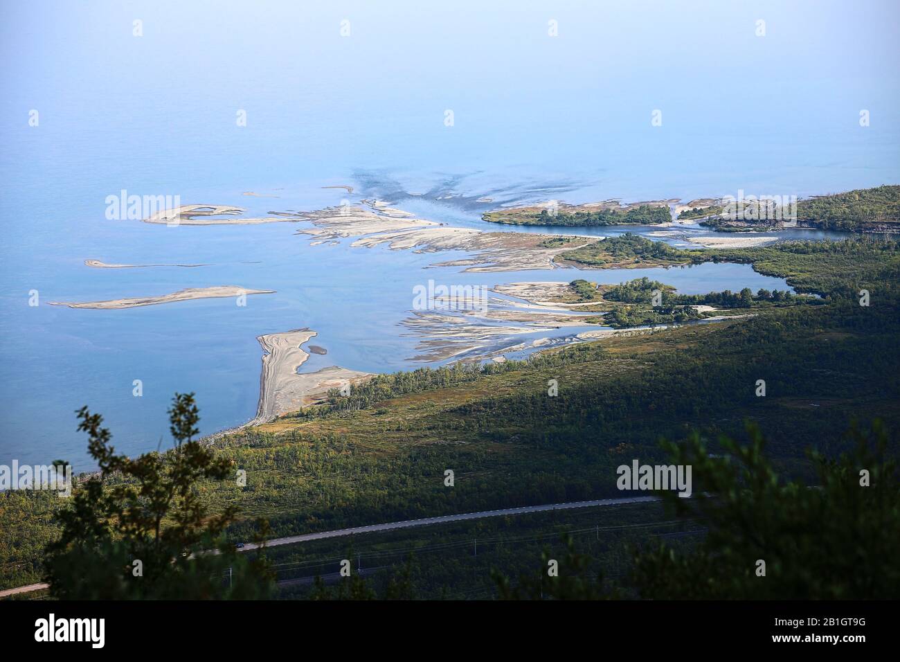 Lake tornetrask nuolja mountain hi-res stock photography and images - Alamy