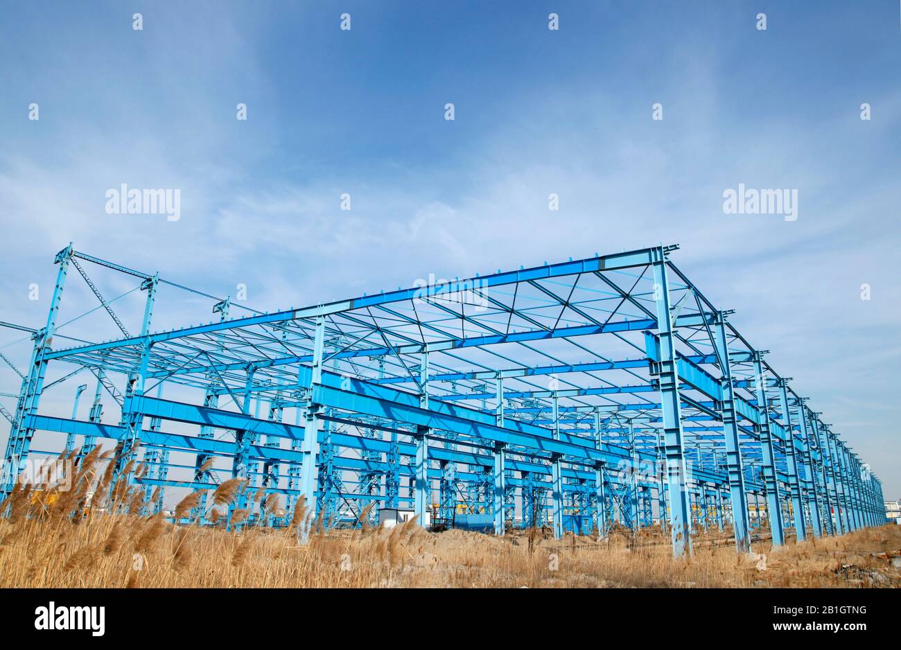 The steel structure，under the blue sky white clouds, very beautiful ...