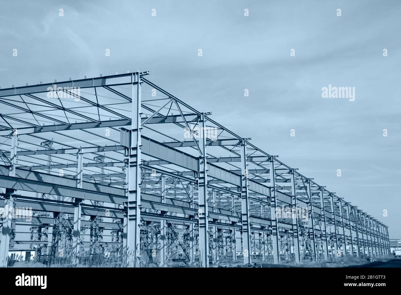 The steel structure，under the blue sky white clouds, very beautiful ...