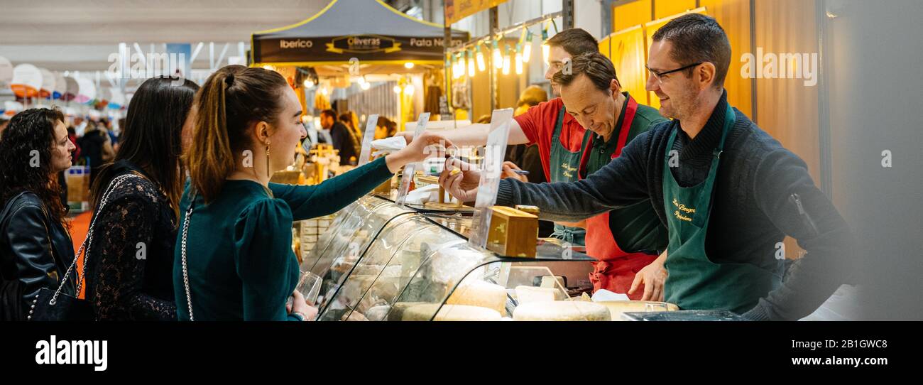 Professional food taster hi-res stock photography and images - Alamy