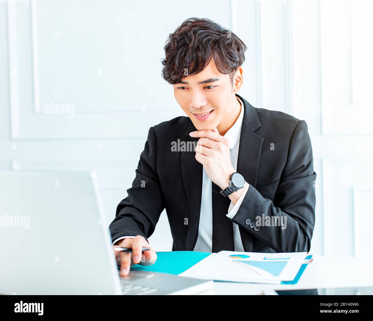 Business man desk hi-res stock photography and images - Alamy