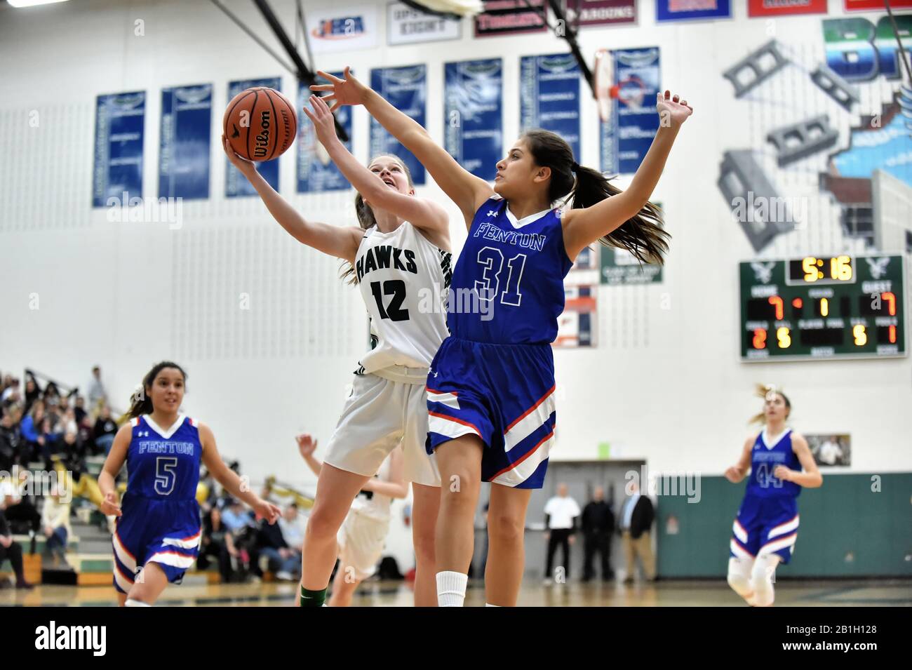 Female basketball player shooting hi-res stock photography and images ...