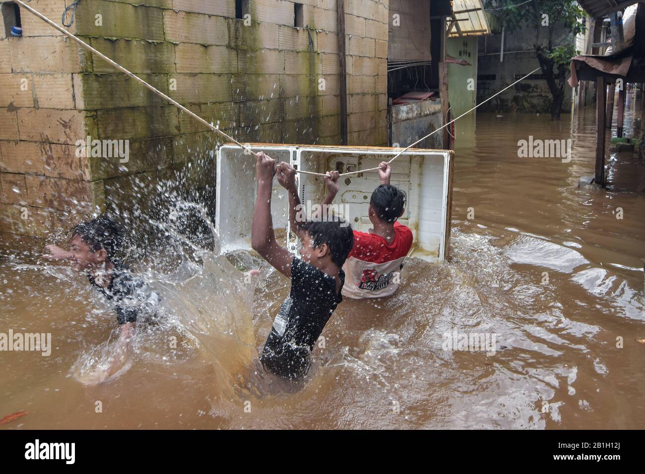 Jakarta, DKI Jakarta, Indonesia. 25th Feb, 2020. Residents wade through ...