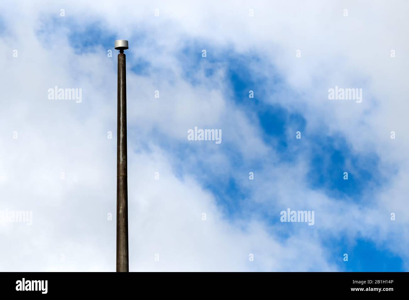 Empty flag pole hi-res stock photography and images - Alamy