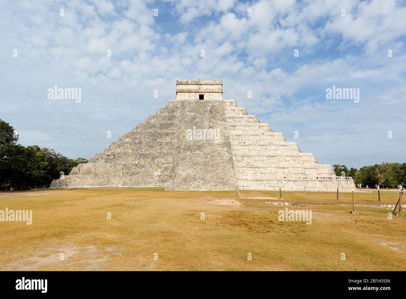 A massive step pyramid known as El Castillo at Chichen, Mexico Stock ...