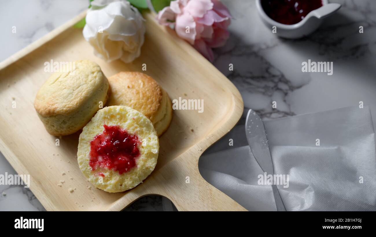Traditional english scones hi-res stock photography and images - Alamy