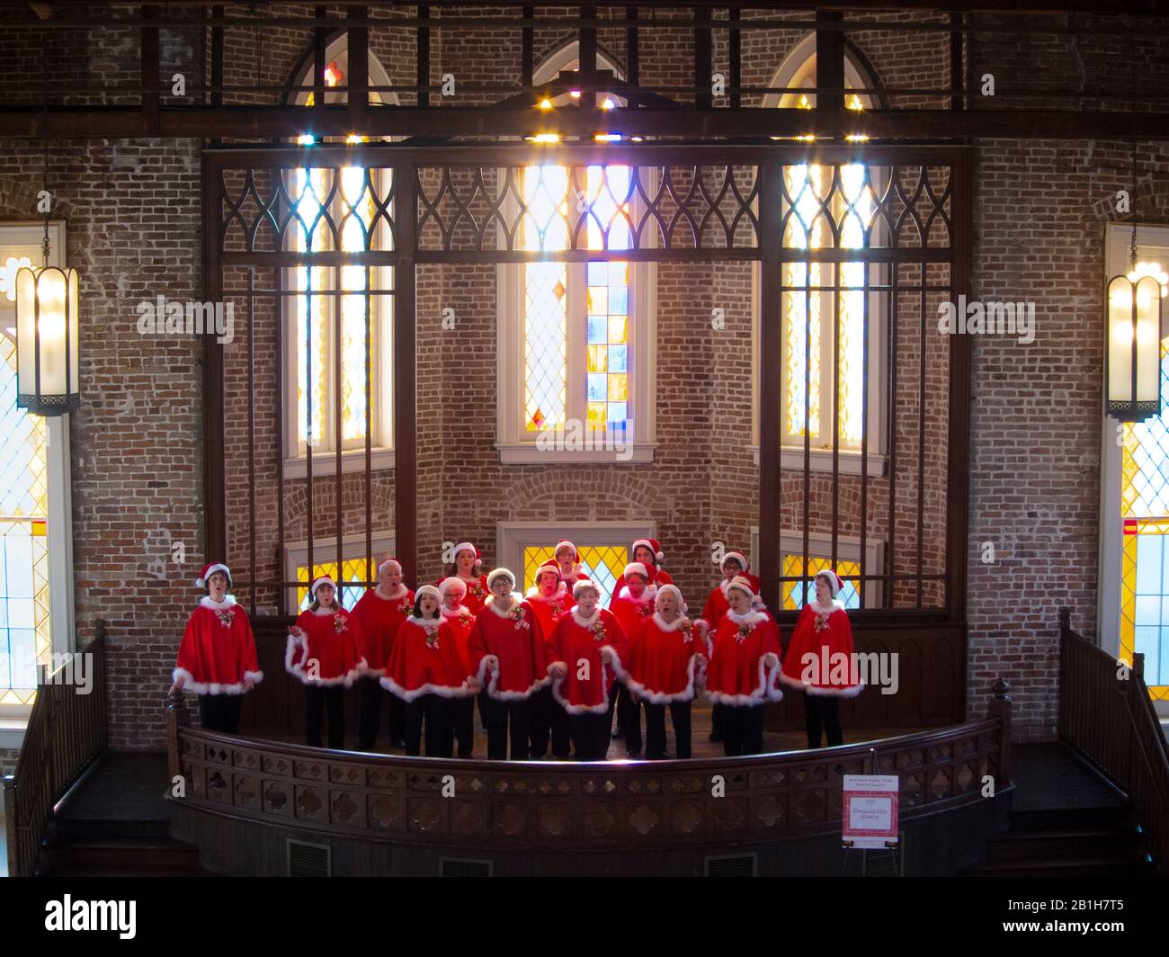 Singing carols church hi-res stock photography and images - Alamy