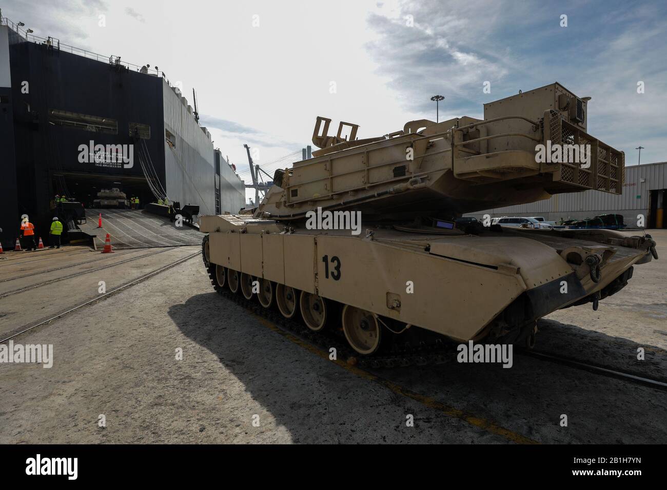 Abrams tank port hi-res stock photography and images - Alamy