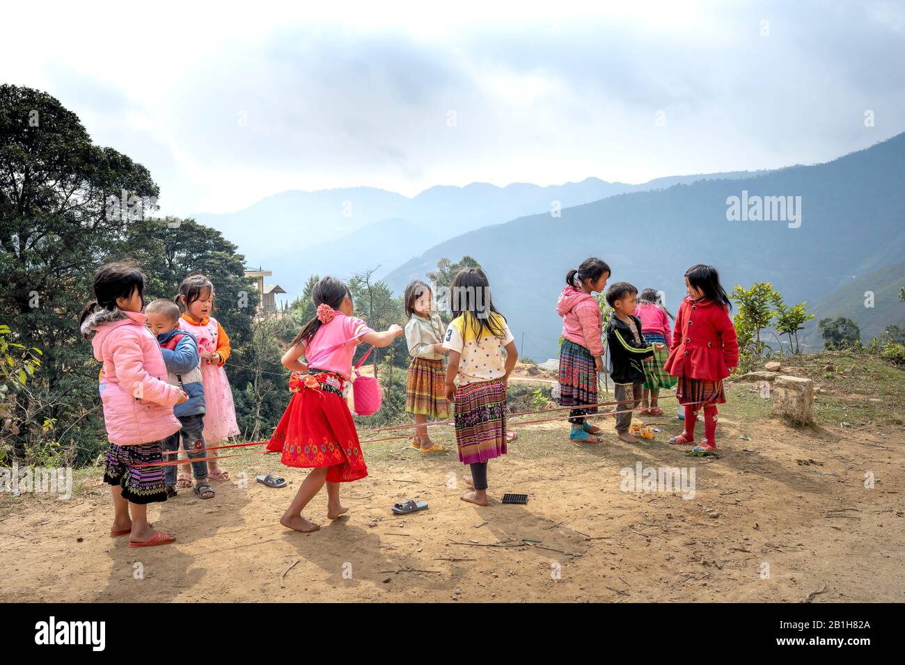 Asian children jump rope hi-res stock photography and images - Alamy