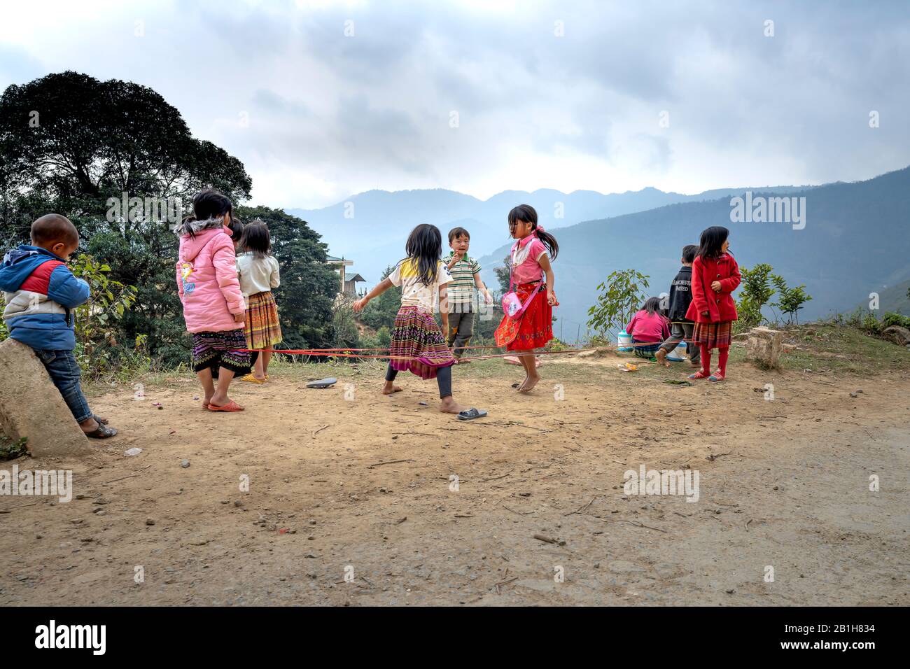 Asian children jump rope hi-res stock photography and images - Alamy