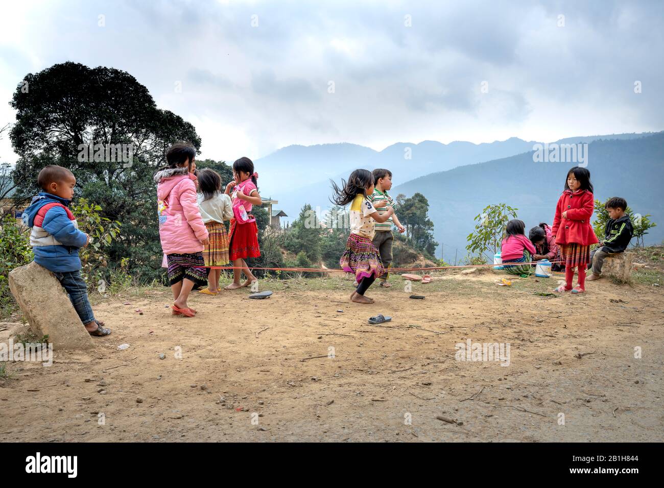 Asian children jump rope hi-res stock photography and images - Alamy