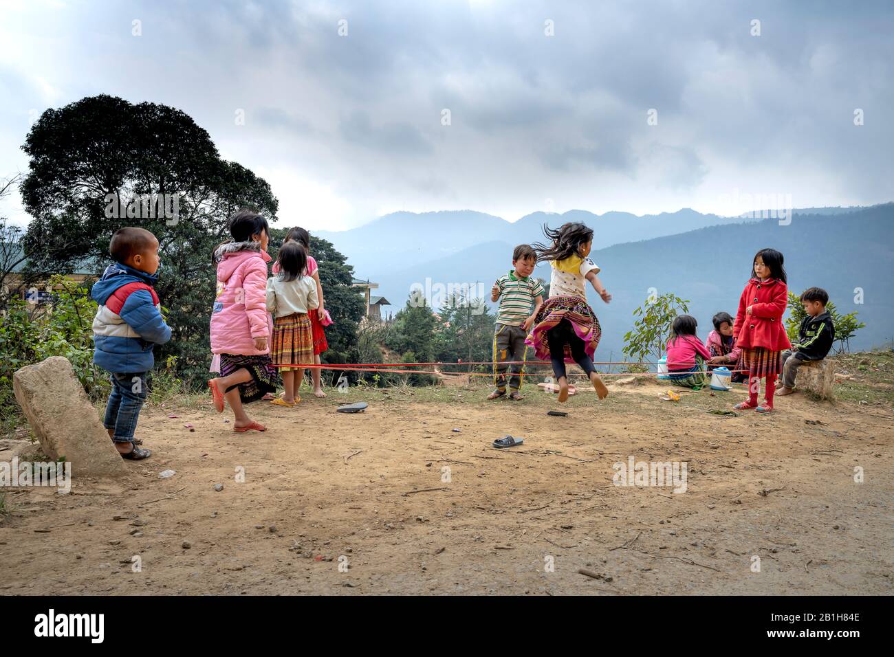 Asian children jump rope hi-res stock photography and images - Alamy
