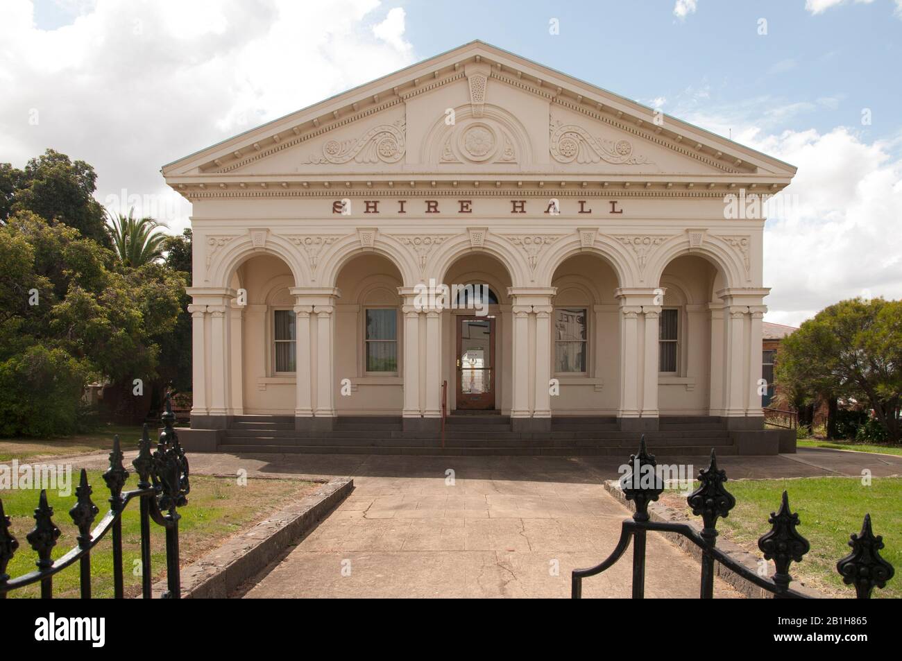 Former shire hall hi-res stock photography and images - Alamy
