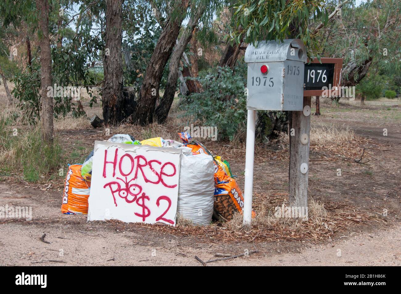 Farm gate mailboxes and horse manure sales, Grampians region, western ...