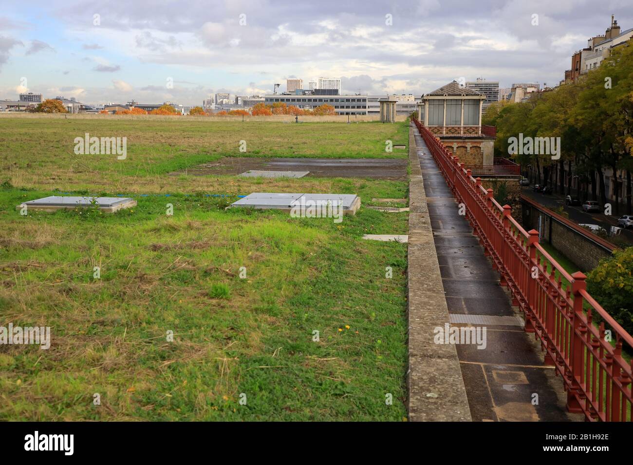 Paris montsouris reservoir hi-res stock photography and images - Alamy