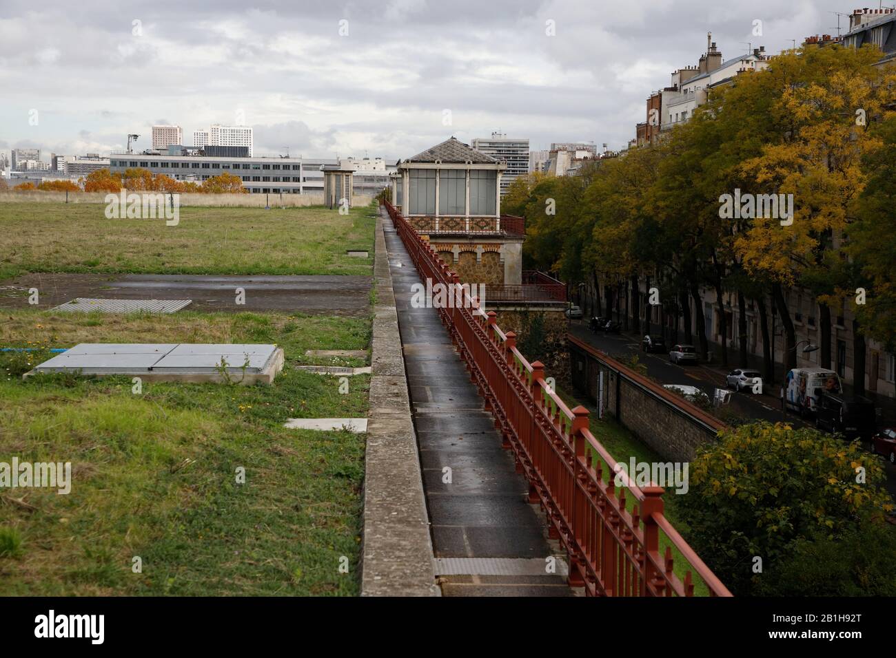 Paris montsouris reservoir hi-res stock photography and images - Alamy