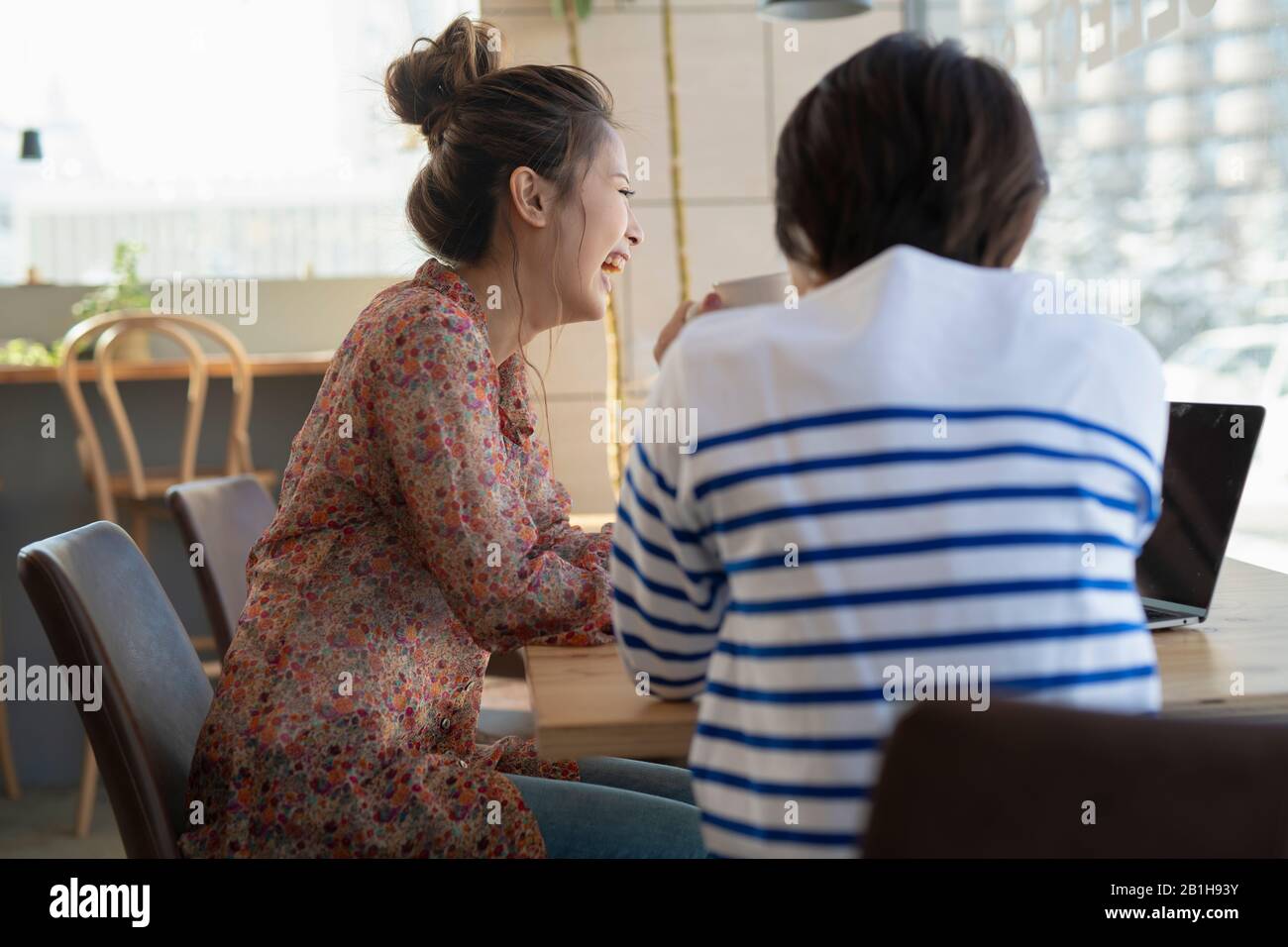 Two people chatting laughing table hi-res stock photography and images ...