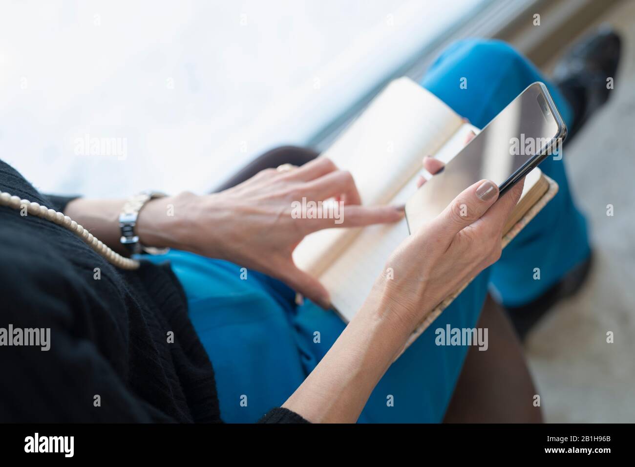 Hand checking hi-res stock photography and images - Alamy