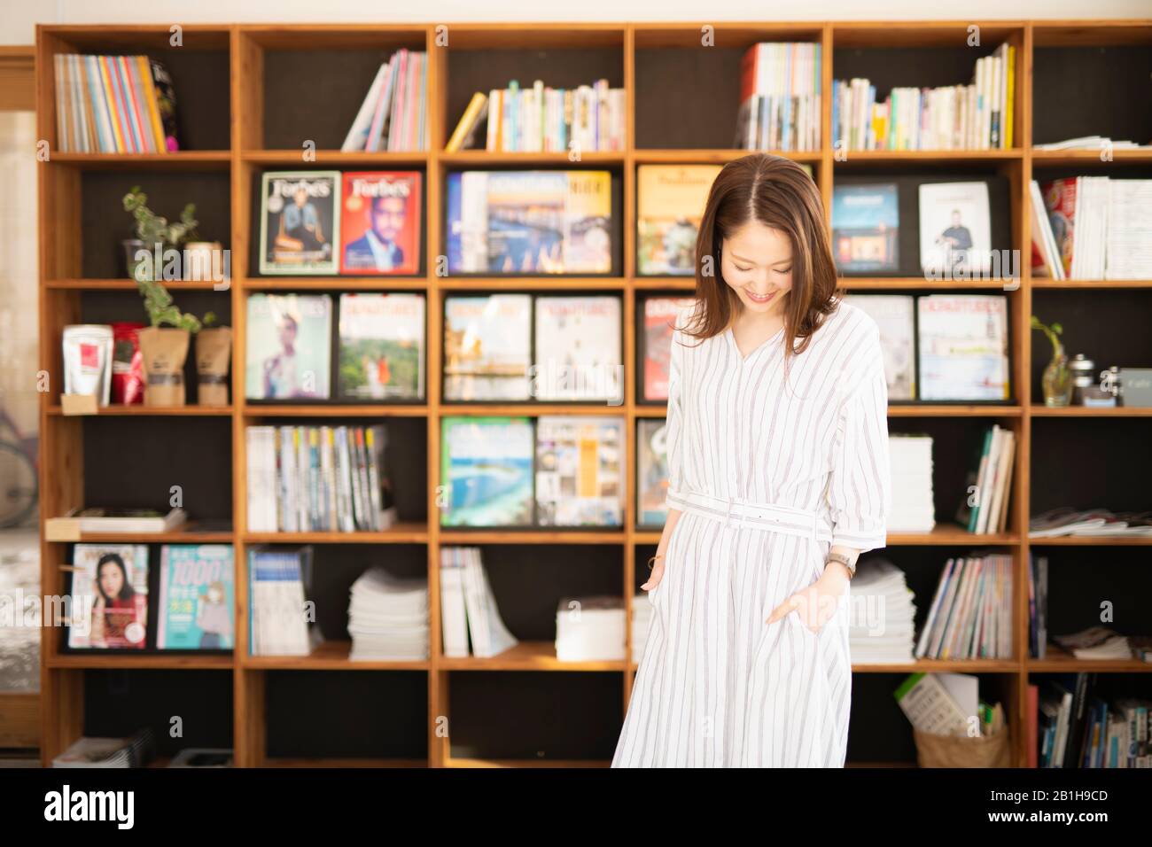 Book in front of face hi-res stock photography and images - Alamy