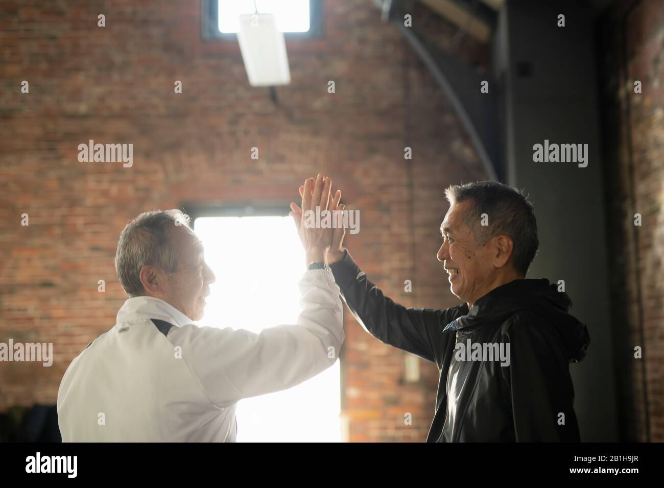 Men doing high five hi-res stock photography and images - Alamy