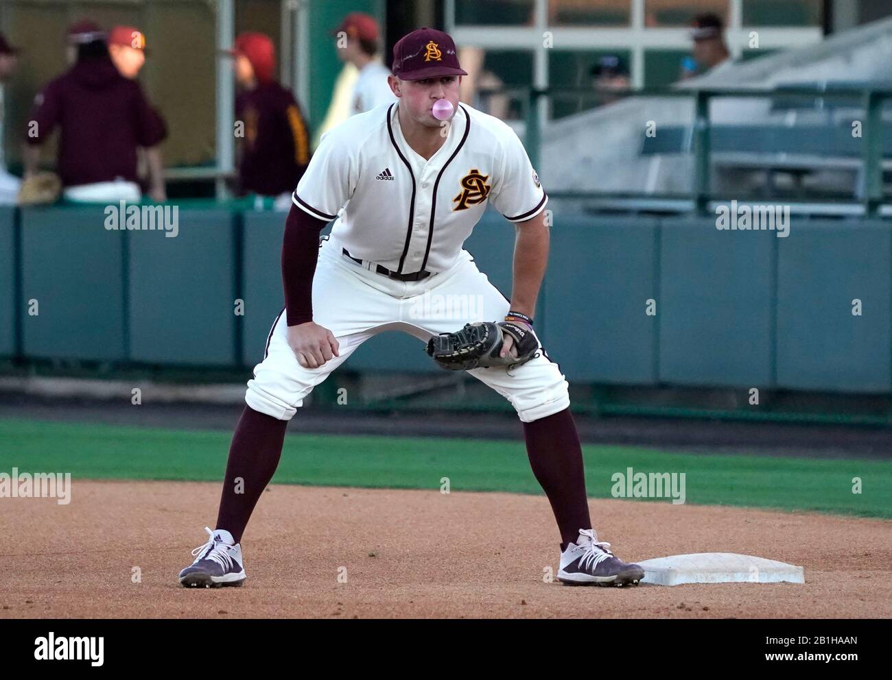First baseman hi-res stock photography and images - Alamy
