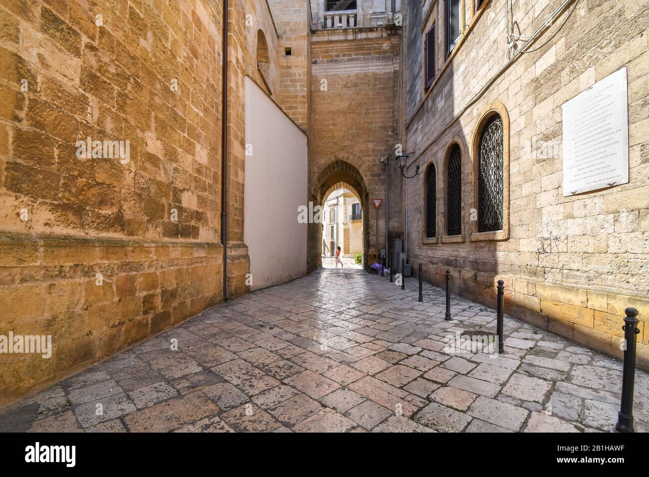Medieval arch hi-res stock photography and images - Alamy