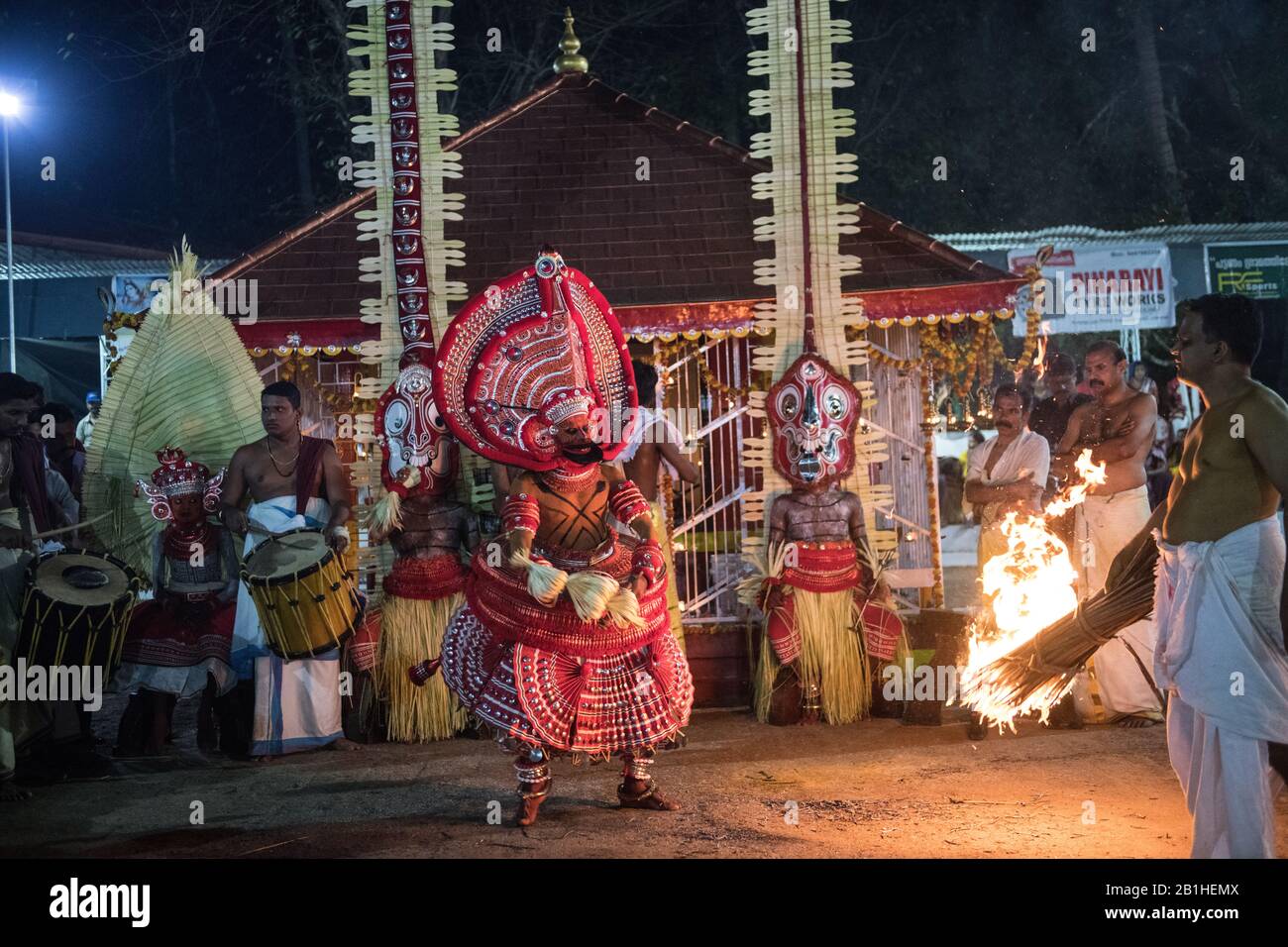 Kerala folk dances hi-res stock photography and images - Alamy