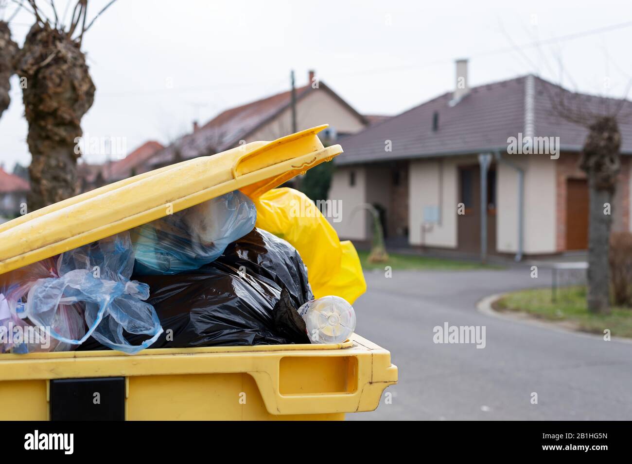 Overfilled dustbin hi-res stock photography and images - Alamy