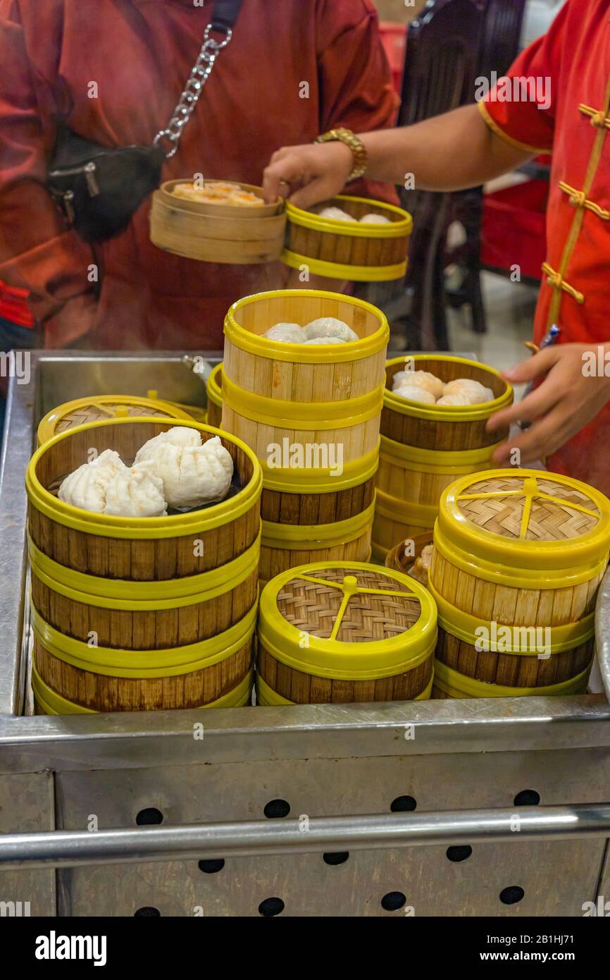 Stack of bamboo steamer hi-res stock photography and images - Alamy