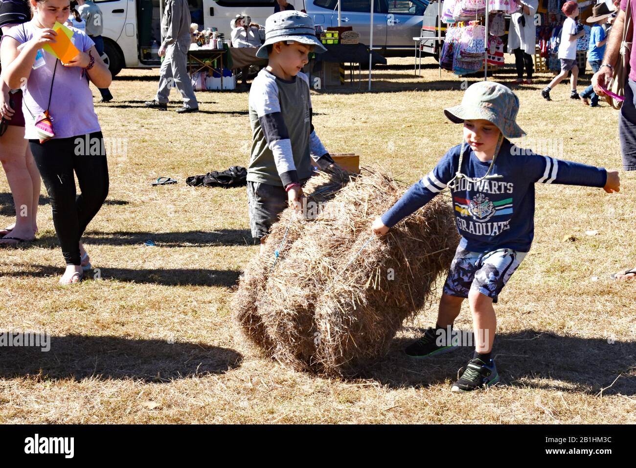 Children playing in hay bale hi-res stock photography and images - Alamy